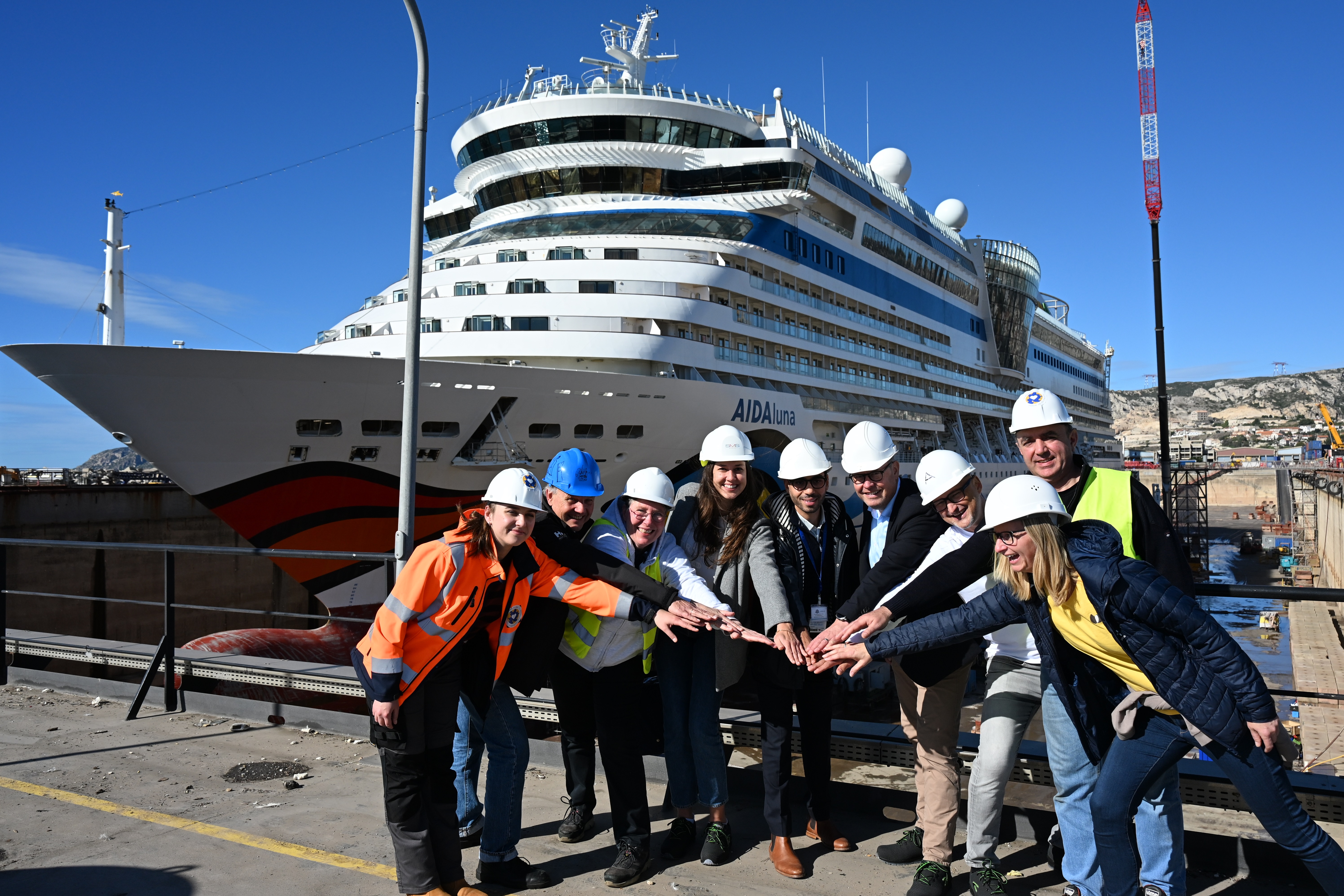 Gemeinsam mit starken Partnern: AIDA Cruises spendet 4.700 Möbel für ...
